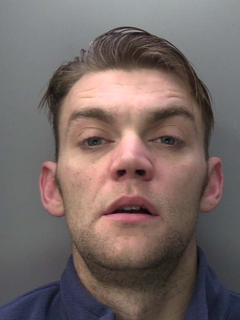 Police are hunting for a wanted man from Ottershaw. – Radio Jackie