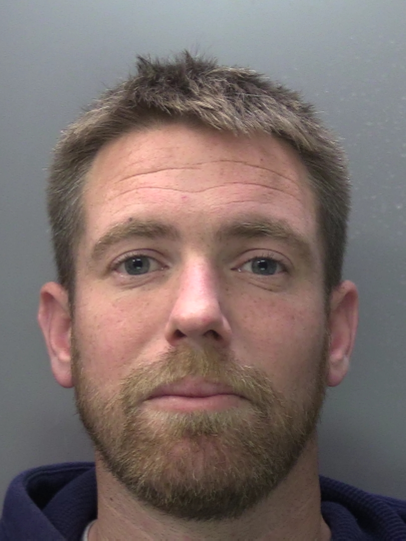 Police are searching for a wanted man from Hersham. – Radio Jackie