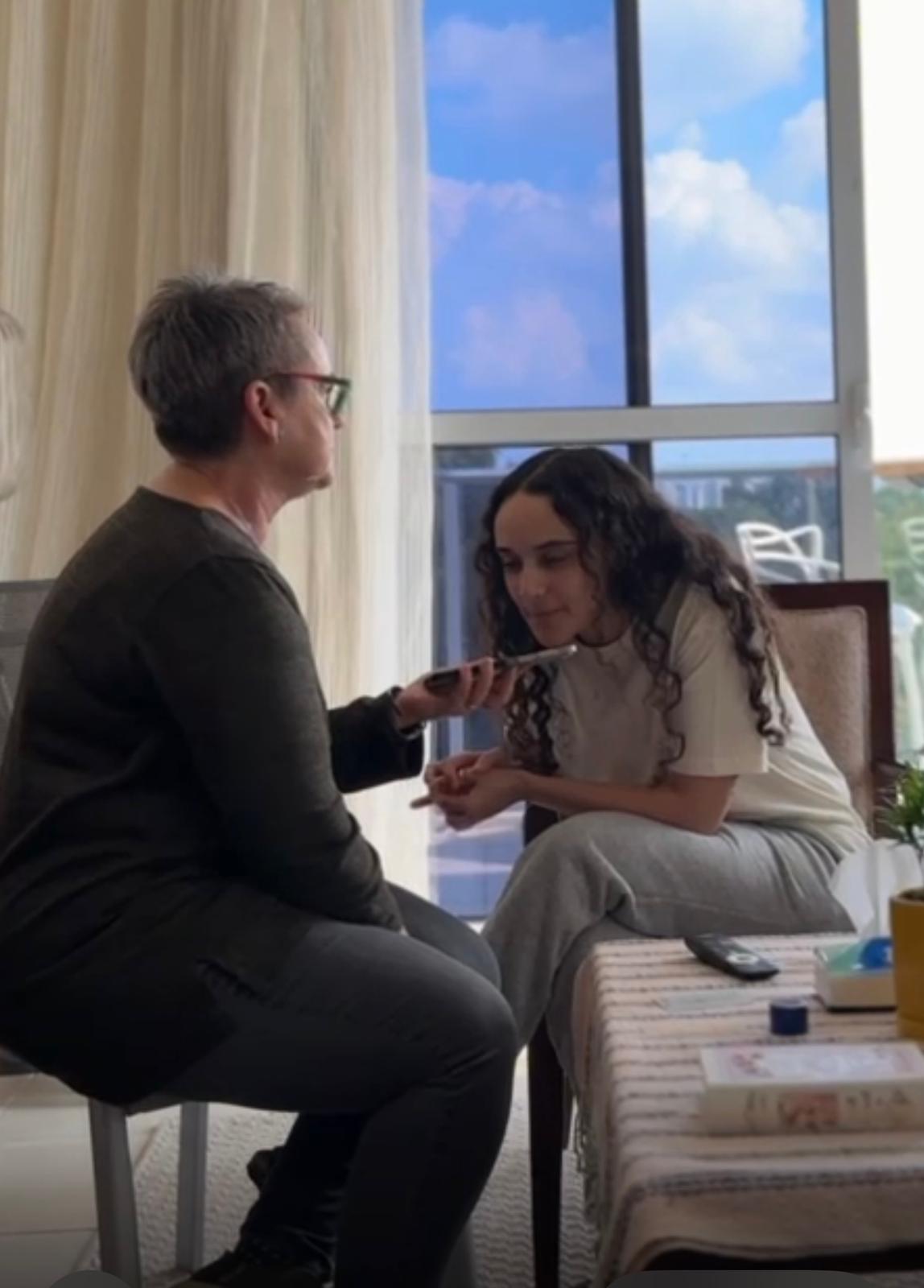 British-Israeli hostage Emily Damari from Addington thanks the PM in ...